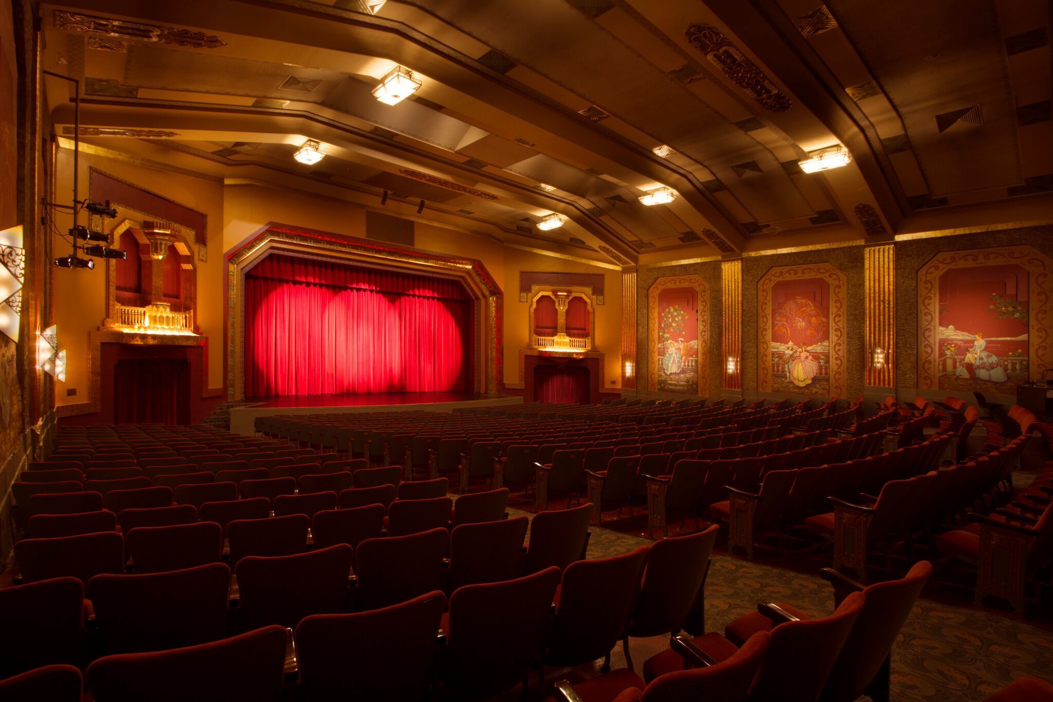 Paramount Receives Gift for New Stage Curtains - Paramount News ...